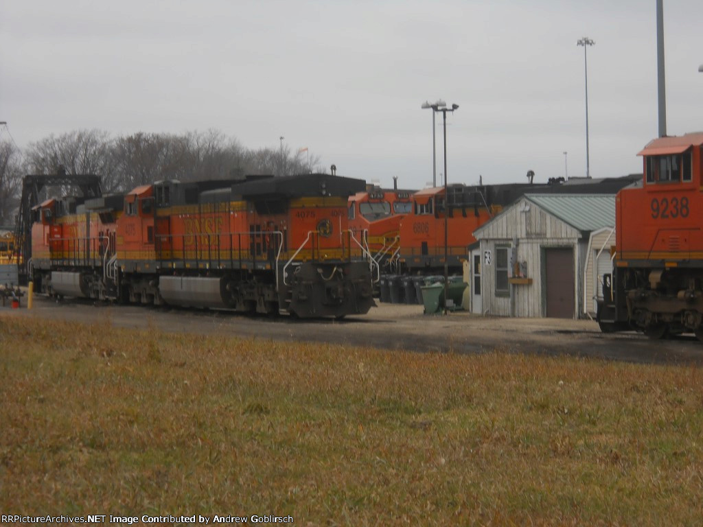 BNSF 4075, 4733, 6806 & 9238